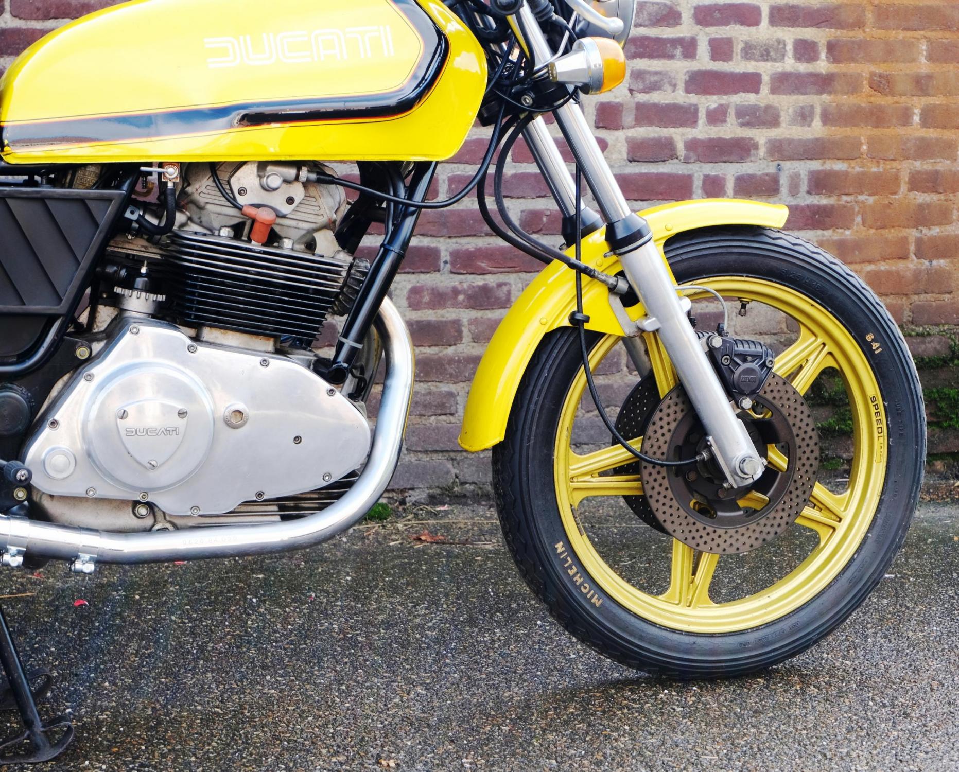 Ducati Desmo 350cc 1978 paralel twin | Dutch Lion Motorbikes