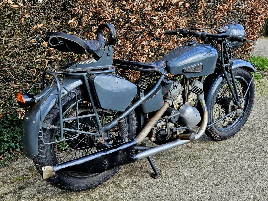 Condor A680 V-Twin 1945 with Swiss registration papers | Dutch Lion ...