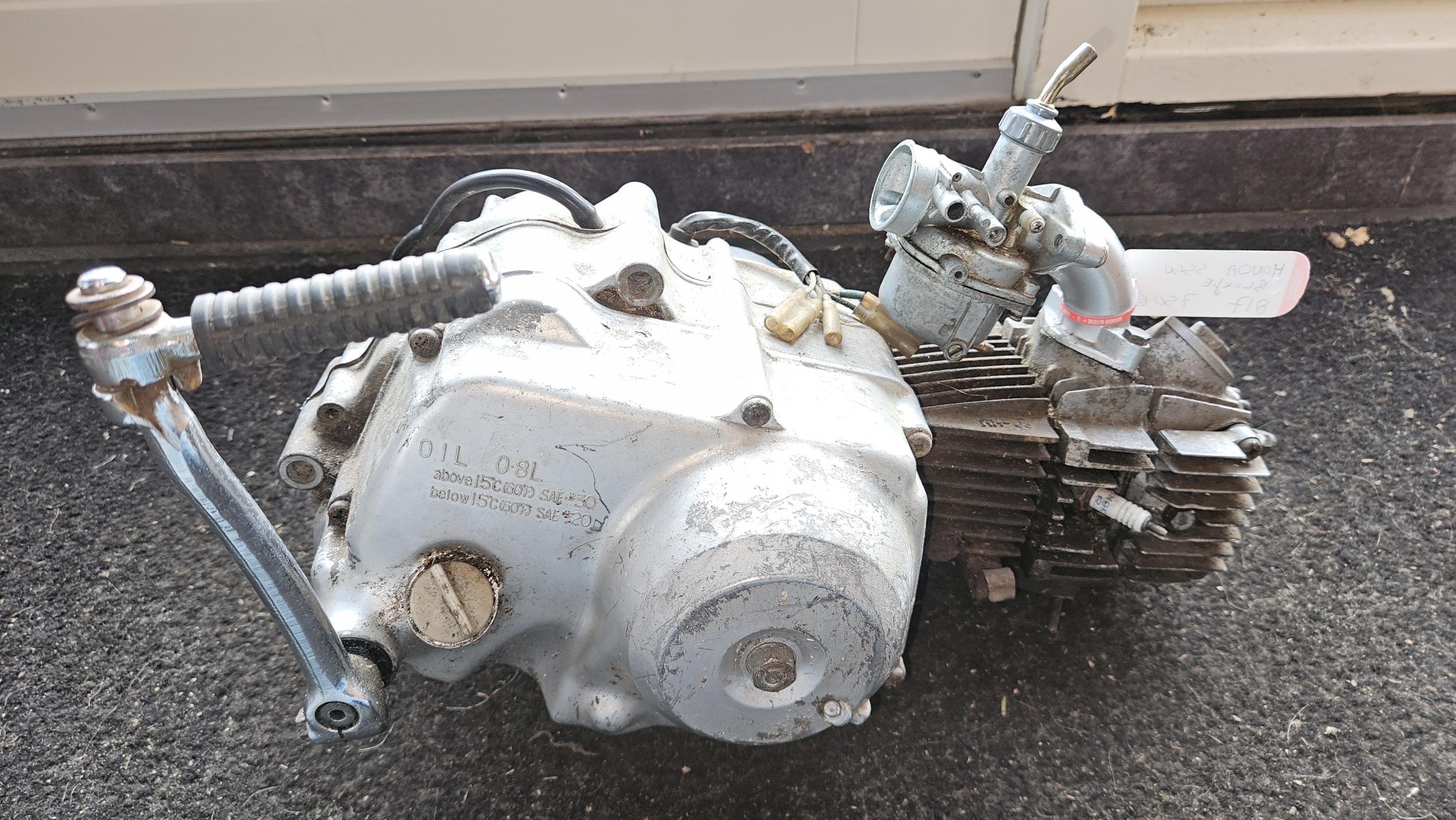 Honda Dax ST50GE Engine with carb turns over | Dutch Lion Motorbikes