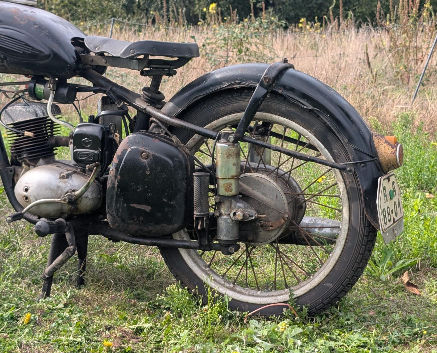 MZ Rt 125/2 in first paint 1959 | Dutch Lion Motorbikes