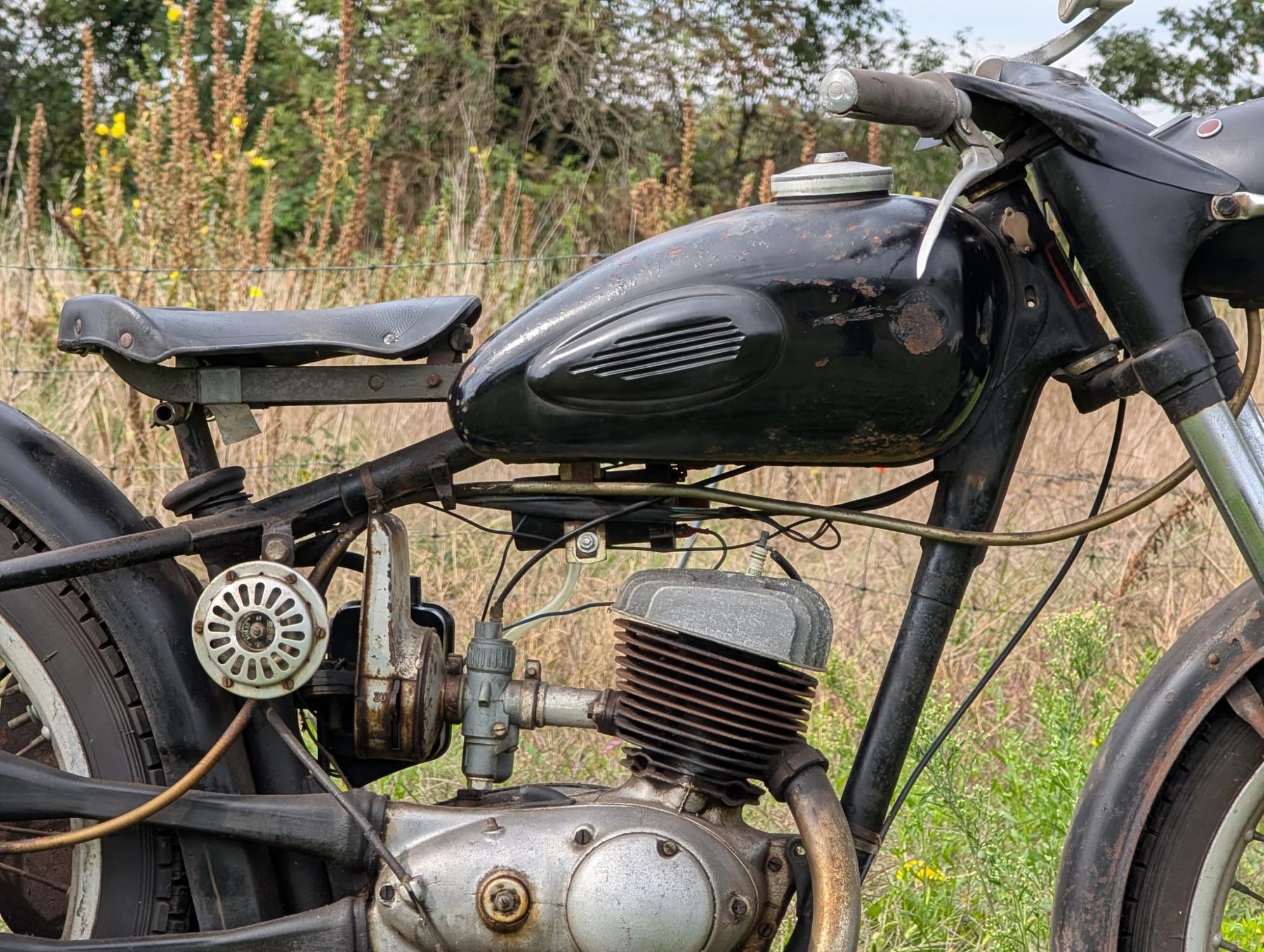 MZ Rt 125/2 in first paint 1959 | Dutch Lion Motorbikes